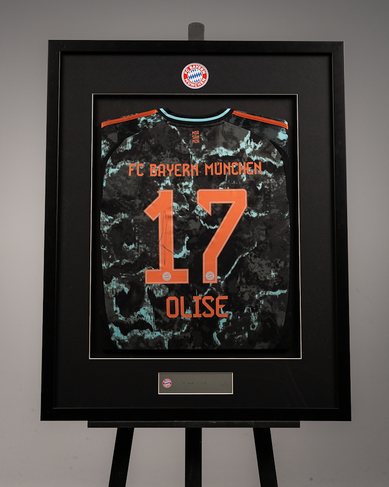 Framed Michael Olise Shirt | FC Bayern München | MatchWornShirt