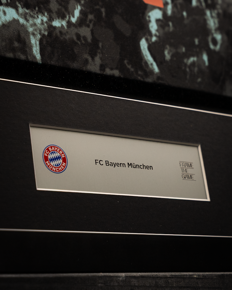 Framed Michael Olise Shirt | FC Bayern München | MatchWornShirt